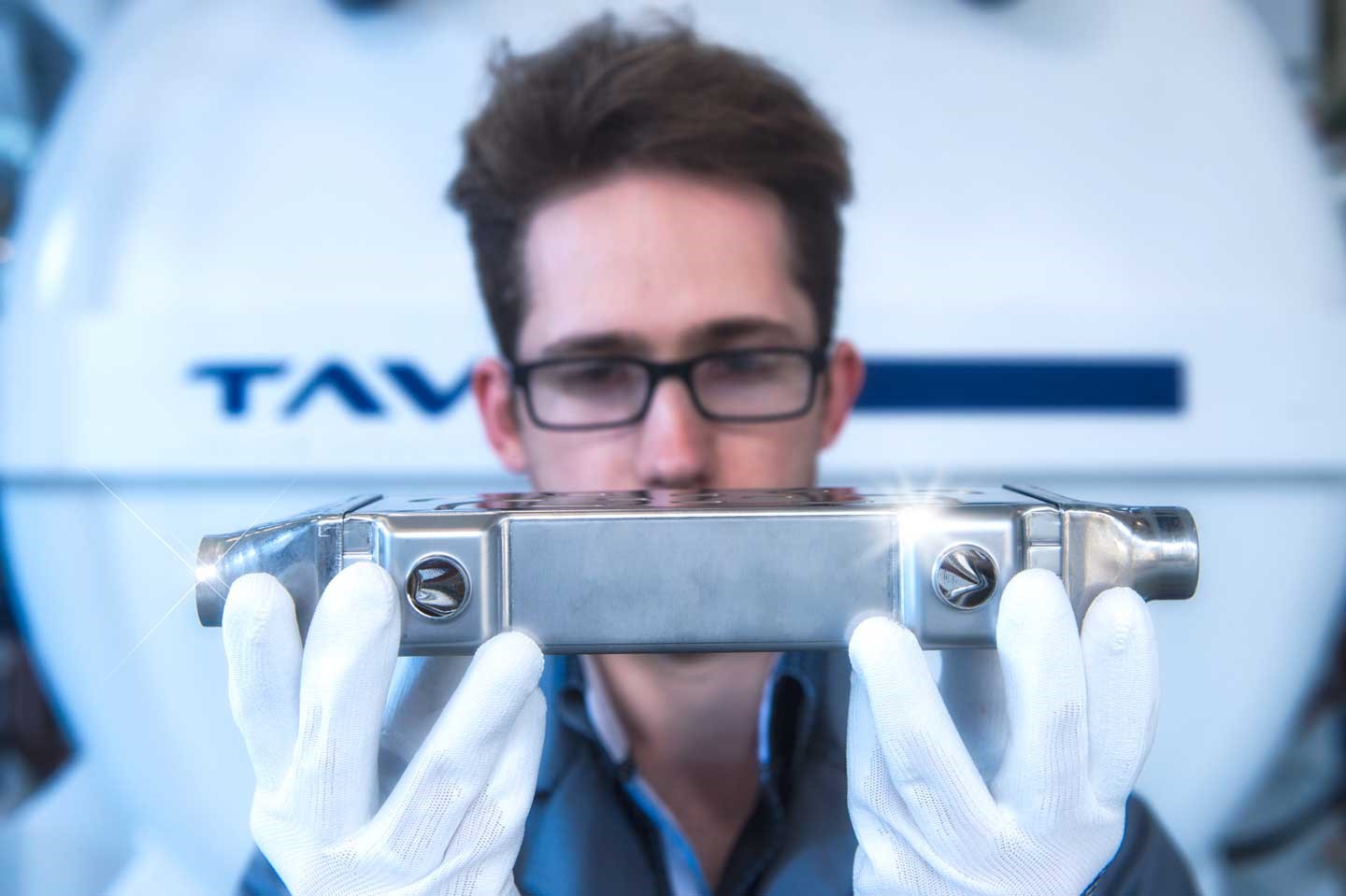 Hot-wall vs cold-wall vacuum furnaces: which one to choose